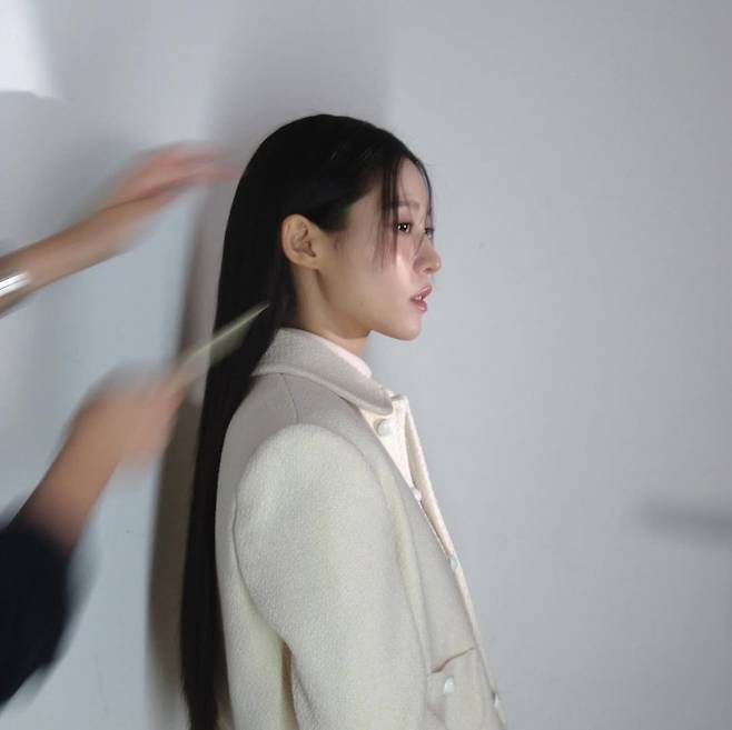 조명가게 설현 엄태구와 시크한 화보 사진 공개 원피스 드레스룩 라이프업