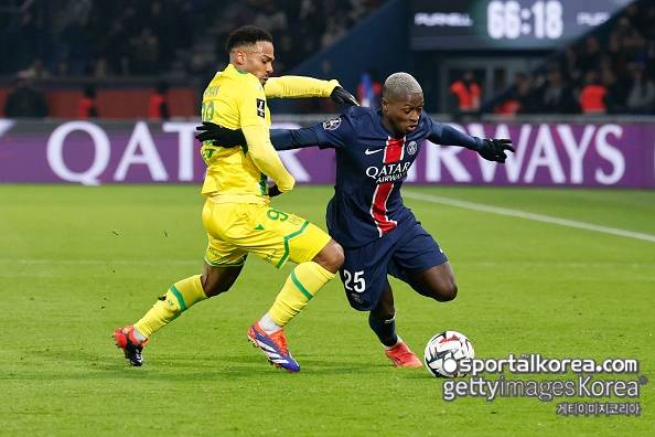 모든 레프트백은 맨체스터 유나이티드의 타깃 이번에는 Psg 주전 Lb에게 강한 관심아모림과 같은 에이전시