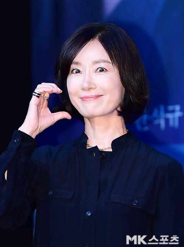 피부과 한 번도 안 갔는데 ‘아기피부 유지한다는 50대 여배우 연예는 내운명
