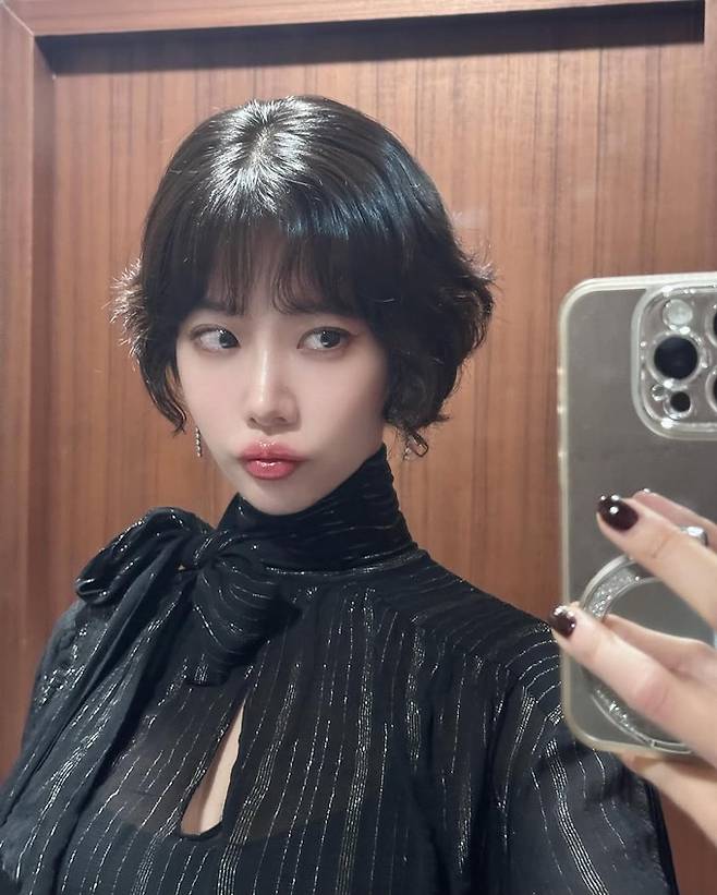 클라라 9등신 숏컷 여신 더 작아진 얼굴 2024 숏컷 헤어 스타일 Atoz 패션엔