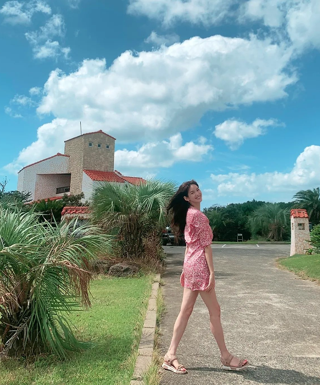 키도 큰데 여리여리아이 엄마 45세 초동안 배우수영복 자태 셀럽뉴스