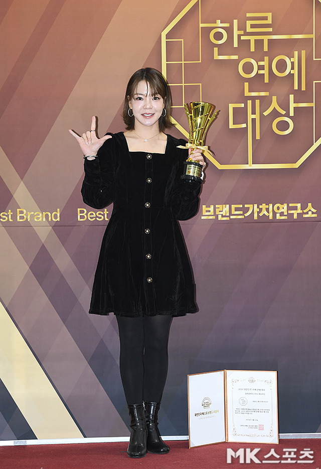 골때녀 사오리 154cm 귀요미 올블랙도 러블리 벨벳 미니드레스룩 뷰티는 내운명