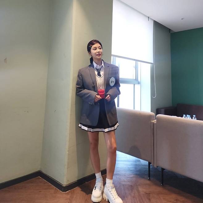 솔비 10대 여고생인 줄 18kg 감량 극세사 다리 40대 프레피룩 뷰티는 내운명