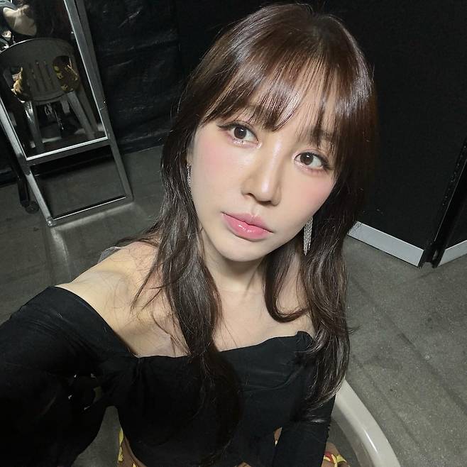 윤은혜 40살 맞아 오프숄더 입고 15년 전 얼굴 그대로 스타픽