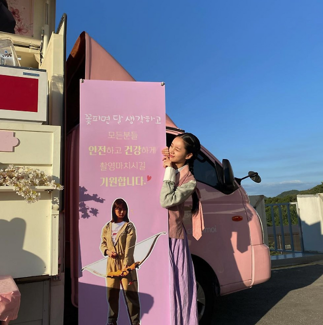 생방송 중 손깍지 껴 열애설나자 초고속 인정한 커플 어썸클
