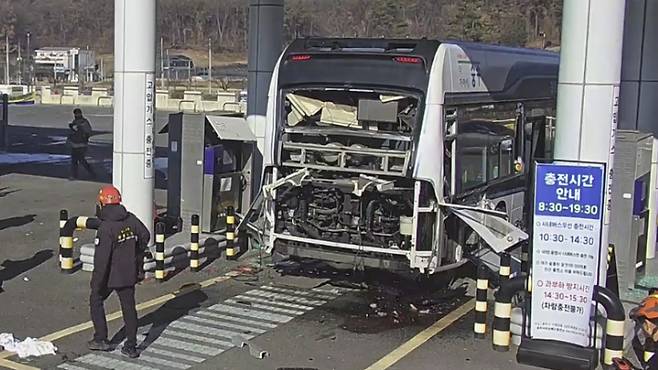 버스 충전 중 펑충주 수소충전소서 폭발사고 3명 중경상