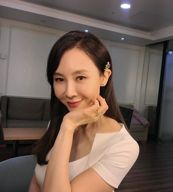 채시라56세 믿기지 않는 비주얼압도적 드레스핏 놀랍다슬림핏 여신드레스룩 어썸클