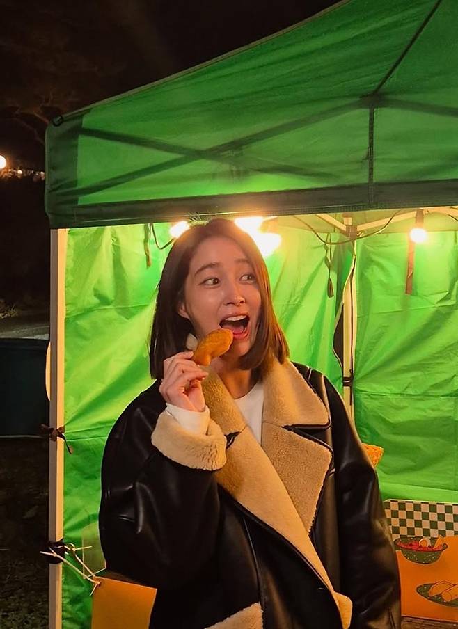 이민정 이정현 붕어빵 간식차에 폭풍감사 크리스마스에도 열일 무스탕 재킷룩 패션엔