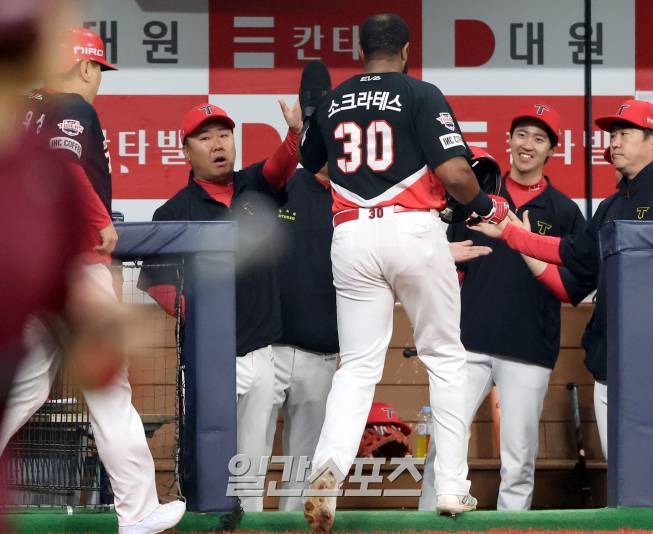 심재학 단장 열심히 뛰어준 선수 최소한의 예의 Kia 소크라테스 5년 보류권 푼다 Is 포커스