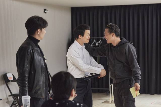 연극 ‘타인의 삶 배우가 아닌 연출가 손상규를 증명하다