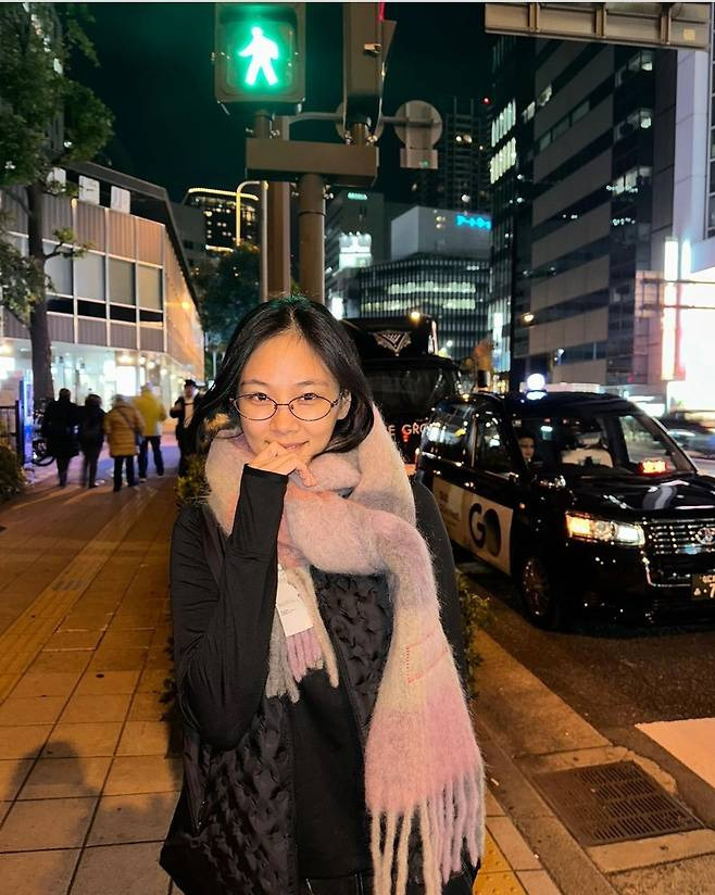 열혈사제2 비비 순수미 넘치는 생얼 비주얼 머플러와 퀼팅 재킷의 완벽 조화 스타와 라이프