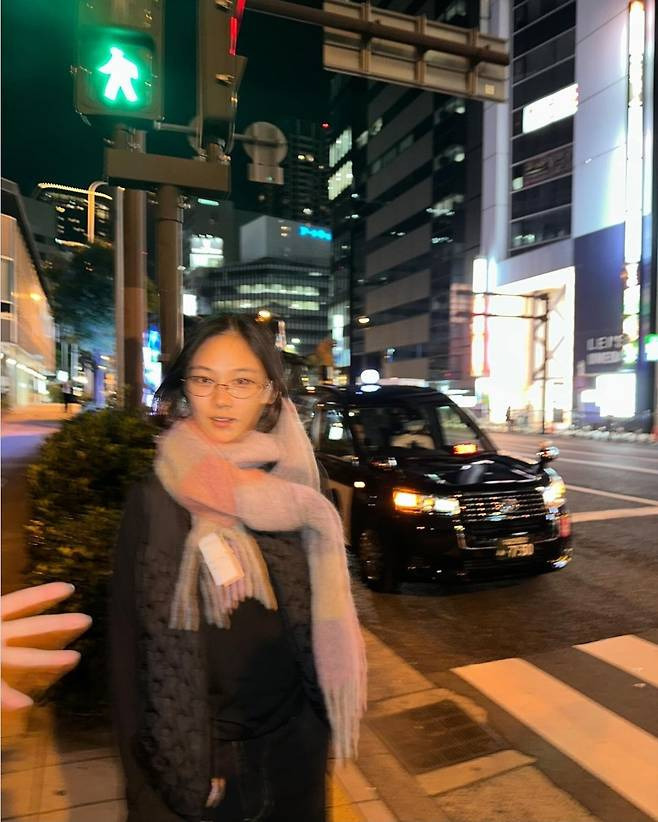 열혈사제2 비비 순수미 넘치는 생얼 비주얼 머플러와 퀼팅 재킷의 완벽 조화 스타와 라이프