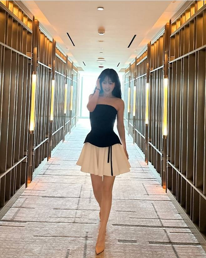 박보영 숨 멎는 여신 비주얼 블랙 앤 화이트 미니스커트룩이 심쿵 포인트 스타와 라이프