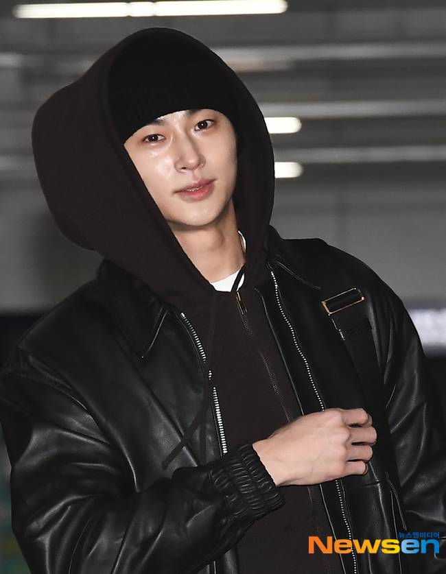 변우석 여심 훔치는 도둑 패션‥가죽 재킷에 남성美 폭발