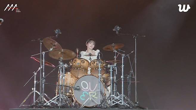 QWER, ‘AAA 2024’ 신인상 수상…“진심으로 노래”[공식]