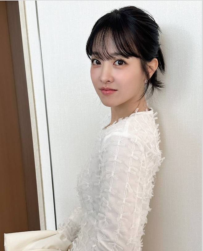 박보영 자체 조명 켰다 러블리한 화이트 미니드레스룩으로 눈부심 폭발 스타와 라이프