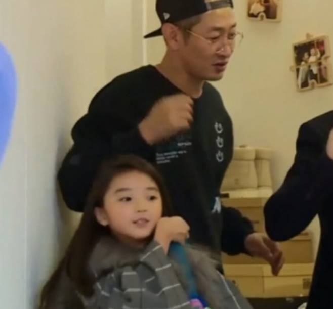 조카 사랑 김혜수 고모 닮아 너무 예쁘네 셀럽스케치