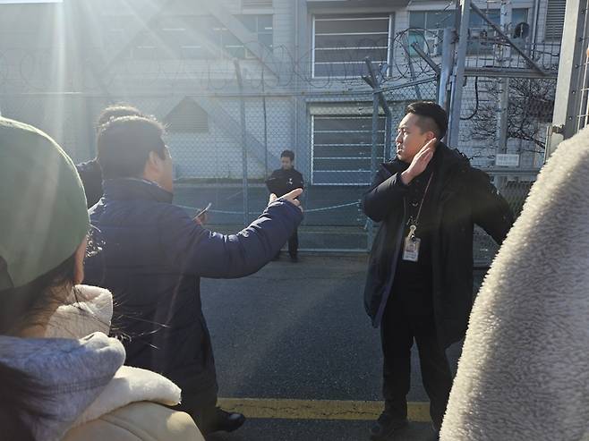 “우리 형 어딨어요”…애타는 무안공항 탑승자 가족