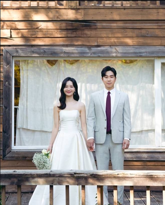 신혼부부 탄생♥4살 연상과 결혼 어제 백년가약 맺었다는 미모의 여배우 웨딩룩 뷰티는 내운명