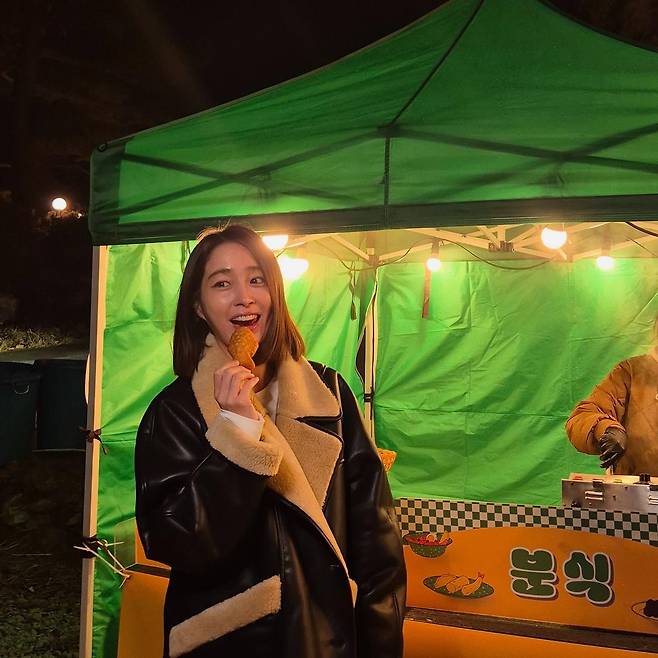 이민정 40대 맞아 단발헤어에 무스탕입은 청순여신 웰니스라이프