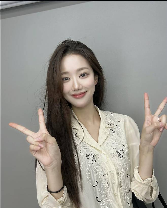 화려하게 생겼다 자타공인 청순미녀 166cm44kg 비율까지 완벽한 연예인 뷰티는 내운명