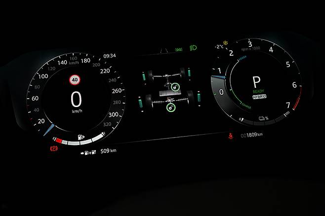 전동화 기술로 더욱 완벽하게 피어난 하이엔드 Suv 랜드로버 레인지로버 P550e 오토바이오그래피 별별시승