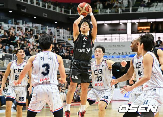 '허훈 복귀전 11점 7어시스트' KT, KCC 제압...SK는 LG 9연승 저지