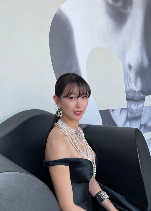 늦은 공개연상과 열애설없이 결혼♥한 28세 유명 여배우웨딩룩 어썸클