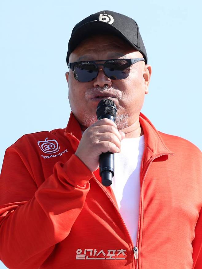 윤석열 지키자”김흥국 체포 저지 집회서 계엄나비 자처