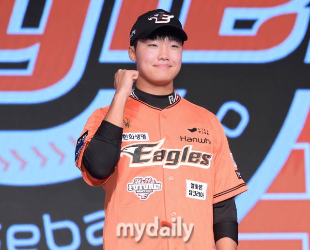정현우·정우주 역대급 신인왕 레이스 펼쳐지나150km 기본 무조건 터진다 팀 환경 ‘극과 극