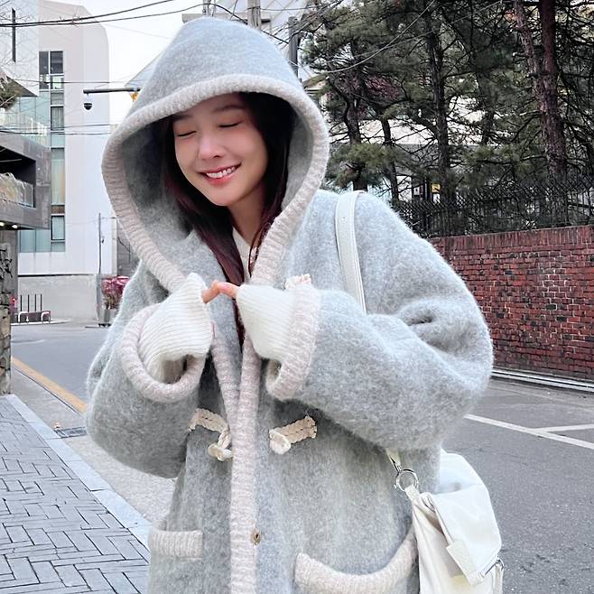 소유진 애엄마 맞아 떡볶이 코트 입고 대학생같은 비주얼 스타픽