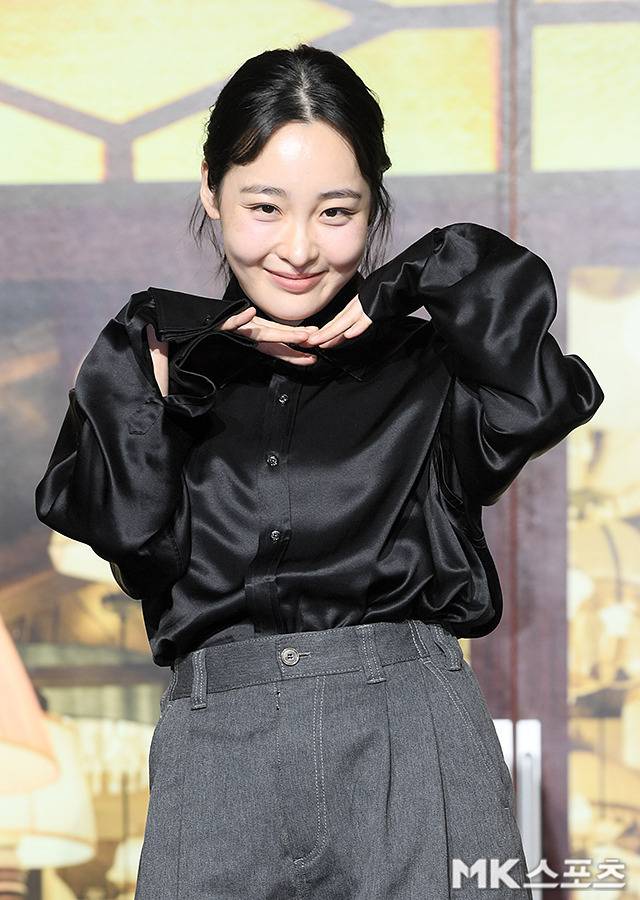 옆집 아저씨 설경구가 발굴해 대박난 여배우 블랙 셔츠x와이드 팬츠룩 스타와 패션