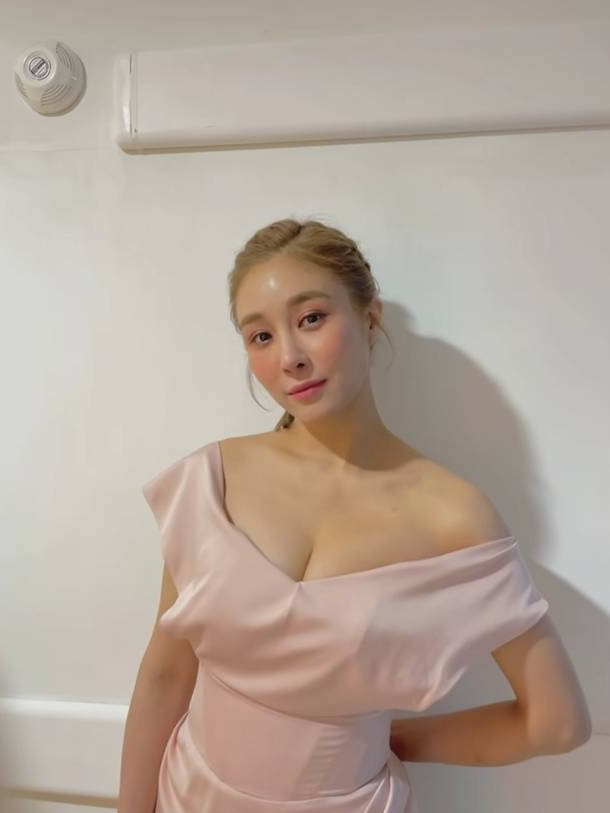 옥주현 이 정도면 반칙 얼굴글래머 다 가진 S라인 원숄더 드레스룩 시선 올킬 스타와 라이프