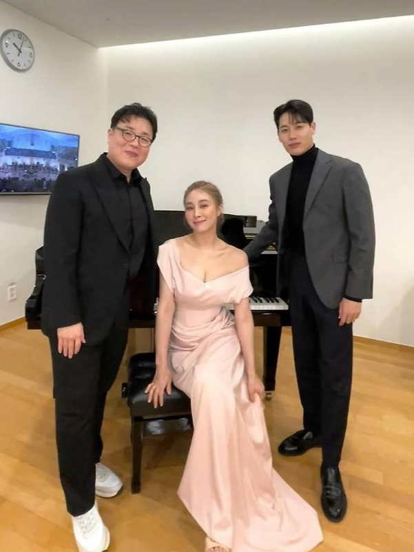 옥주현 이 정도면 반칙 얼굴글래머 다 가진 S라인 원숄더 드레스룩 시선 올킬 스타와 라이프