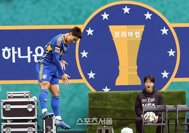 단독 그 후 ‘아픔없는 이별 간판 골잡이 주민규 챔피언 울산떠나 ‘원조 No18 은인 황새 품 안기기까지