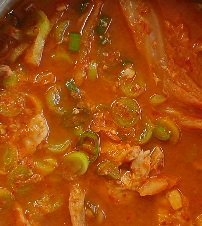김치찌개는 물대신 이것을 넣고 끓이세요 감칠맛 10배 모두가 놀라는 김치찌개 레시피 깽스키친