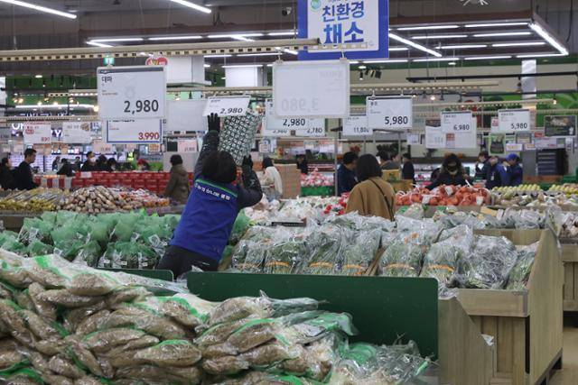 사설 월급 빼고 다 올랐다” 명절이 무서운 서민들