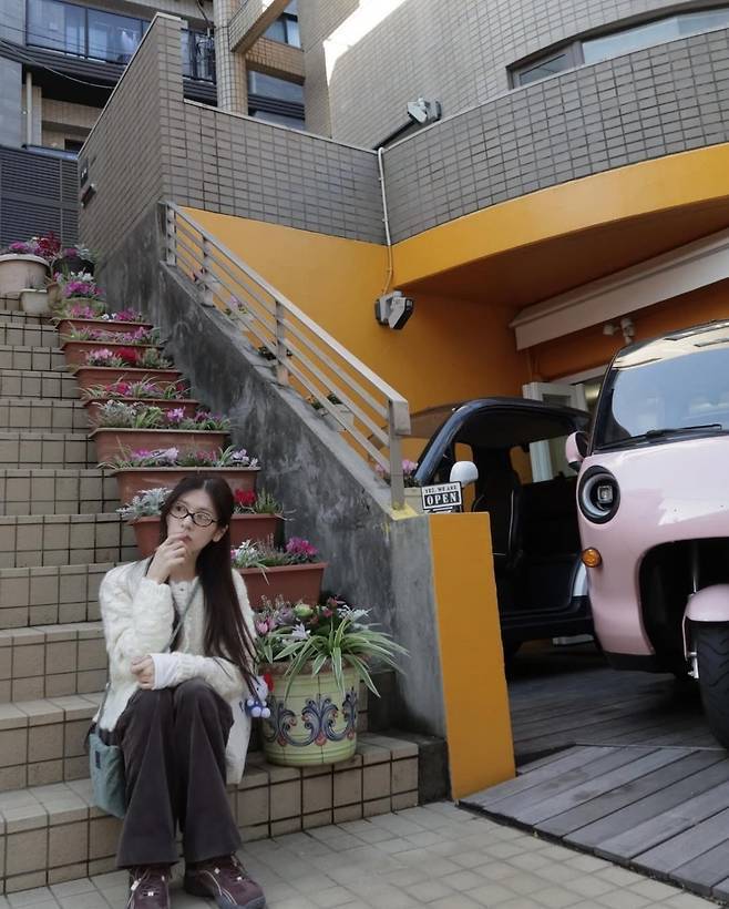 정소민 일본에서도 엄친딸 인증 안경겨울 니트로 완성한 따뜻한 감성룩 스타와 라이프