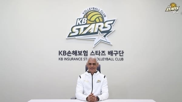 Kb 신임 감독 V 리그에 인연 있는 사람 많네日 프로팀→이란 국대 동료 韓에서 만나다 좋은 친구 다시 만나 반갑다