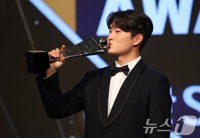 이정후도 5년 걸렸는데 데뷔 4년 차 김도영 연봉 5억 고지 밟을까mvpks 우승이면 불가능은 없다