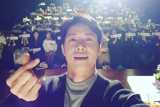 팬들 앞에서 고3 여학생에게 사랑 고백해 버린 전설의 아이돌 연예는 내운명