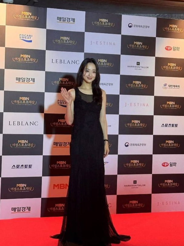 손연재 엄마 되니 더 과감해졌다 시스루 원피스로 뽐낸 자신감 스타와 라이프