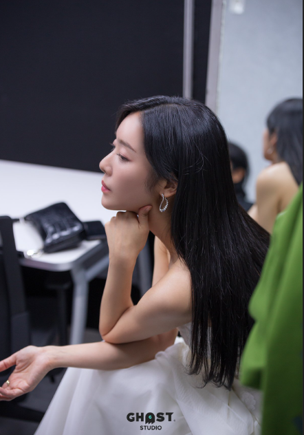 더글로리원경차주영실물 이정도라니너무 화려하고 예뻐 놀랍다화이트드레스룩 셀럽뉴스