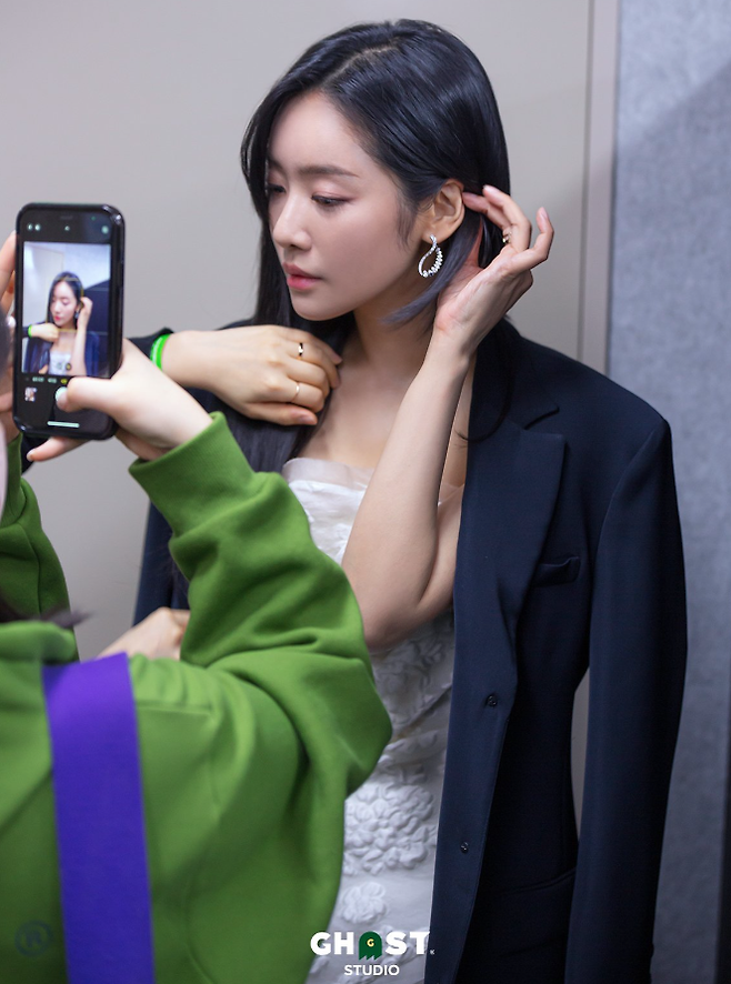 더글로리원경차주영실물 이정도라니너무 화려하고 예뻐 놀랍다화이트드레스룩 셀럽뉴스