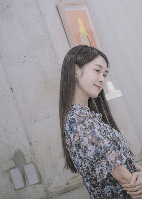 미혼같은데 19살 고3딸 둔 43세 동안 배우한줌 팔뚝 동안 패션 어썸클
