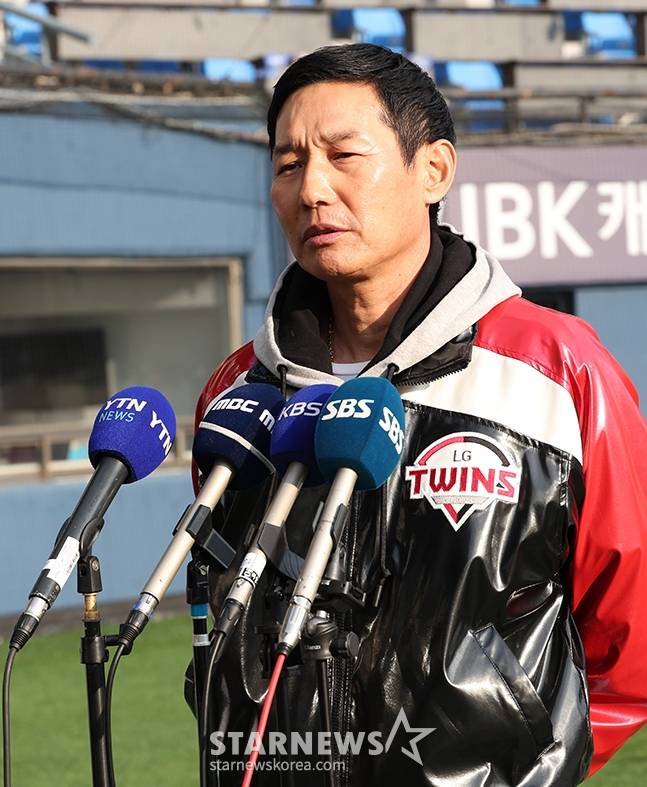 내가 팀 떠나도 해야 한다 염경엽 감독 성적 중요한 계약 마지막해 왜 육성 필요성 강조했나