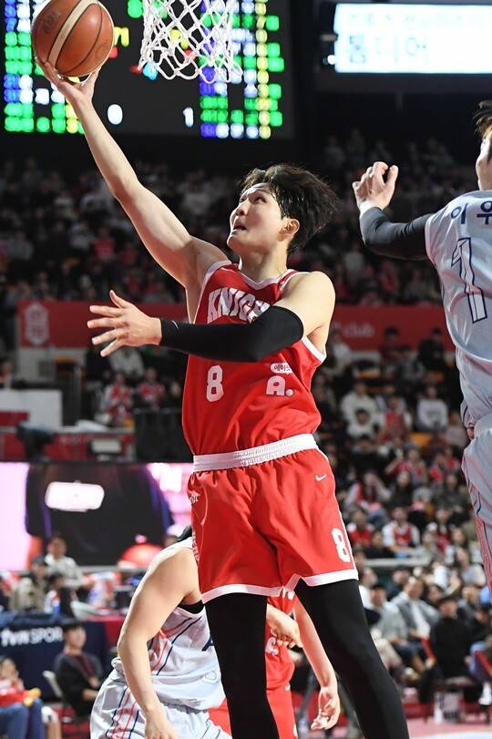 [BK 리뷰] ‘4Q 첫 3분 동안 10-2’ SK, 현대모비스 격파 … 단독 선두 유지+2위 현대모비스와 2게임 차