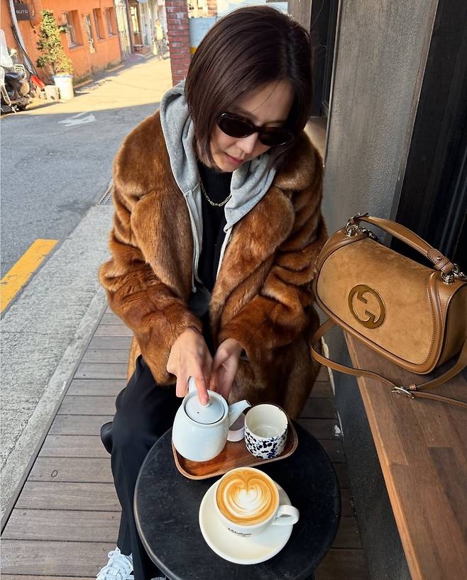 김나영 이게 다 얼마야 부잣집 사모님 뒤태 럭셔리 퍼 코트 레이어드룩 뷰티는 내운명