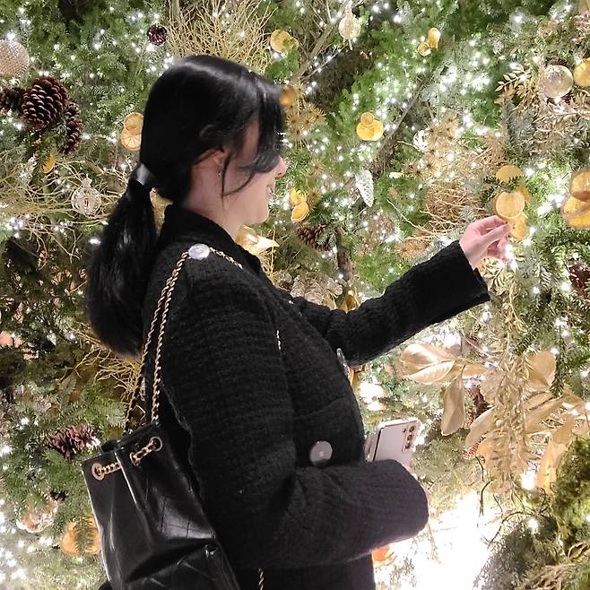 이정현 44살 맞아 블랙자켓에 명품백으로 우아한 패션 스타픽