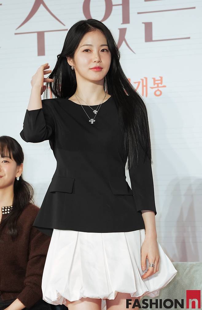 신예은 ‘정년이 영서 보내고 로맨스 3각 관계 러블리한 벌룬 스커트룩 패션엔